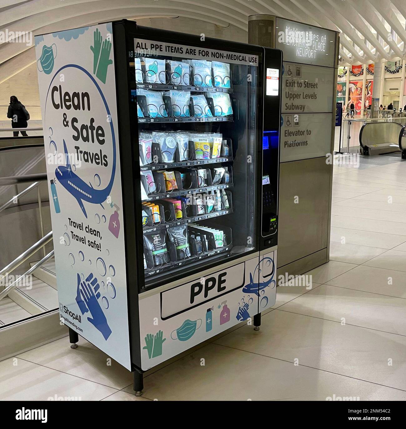Photo by: zz/STRF/STAR MAX/IPx 2021 12/15/21 A vending machine that ...