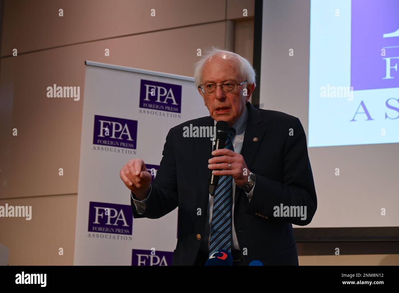 Senator Bernie Sanders sprach heute in der Royal Overseas League bei ...
