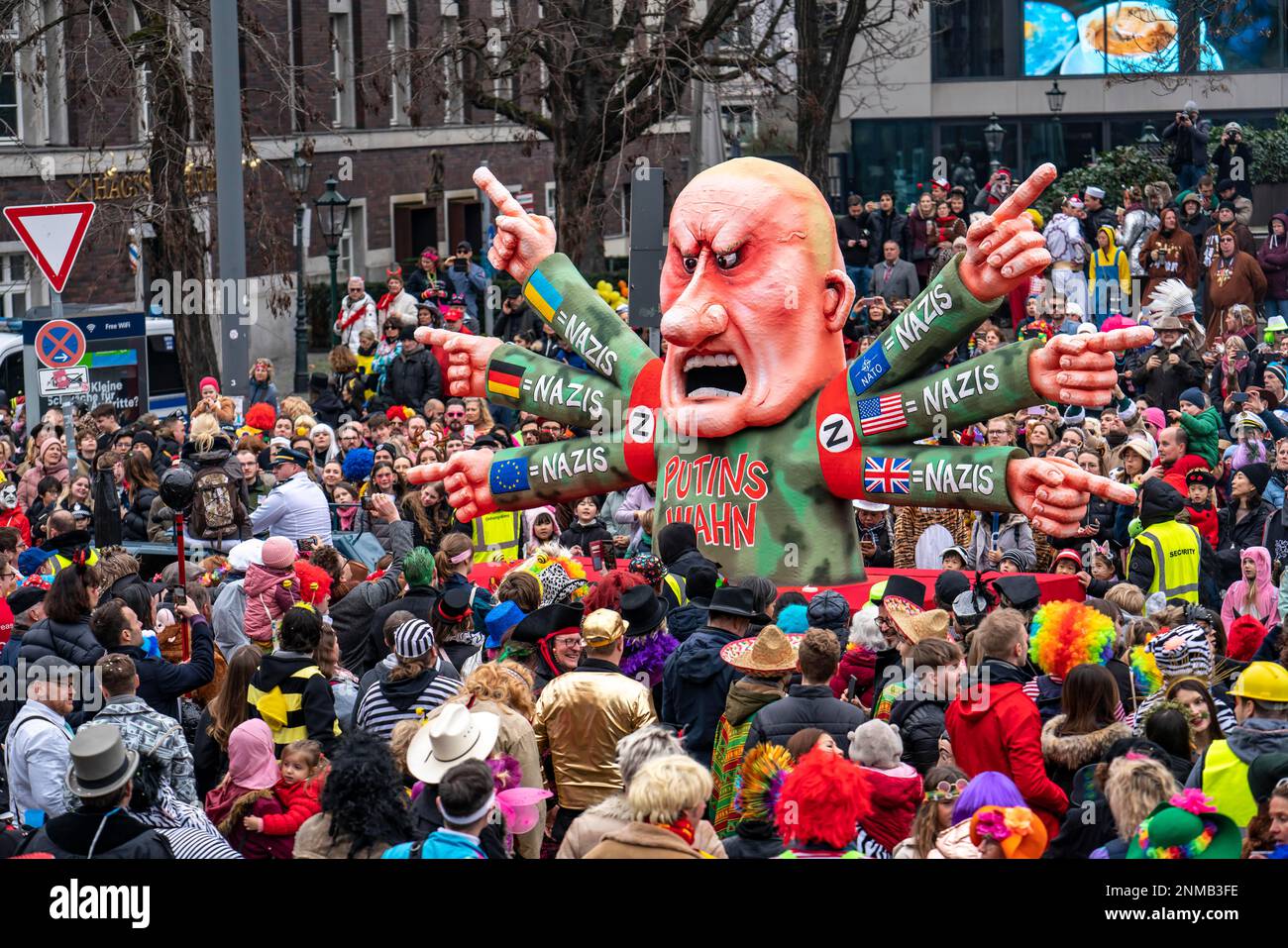 Rosenmontags-Prozession in Düsseldorf, Straßenkarneval, Motivschränke ...