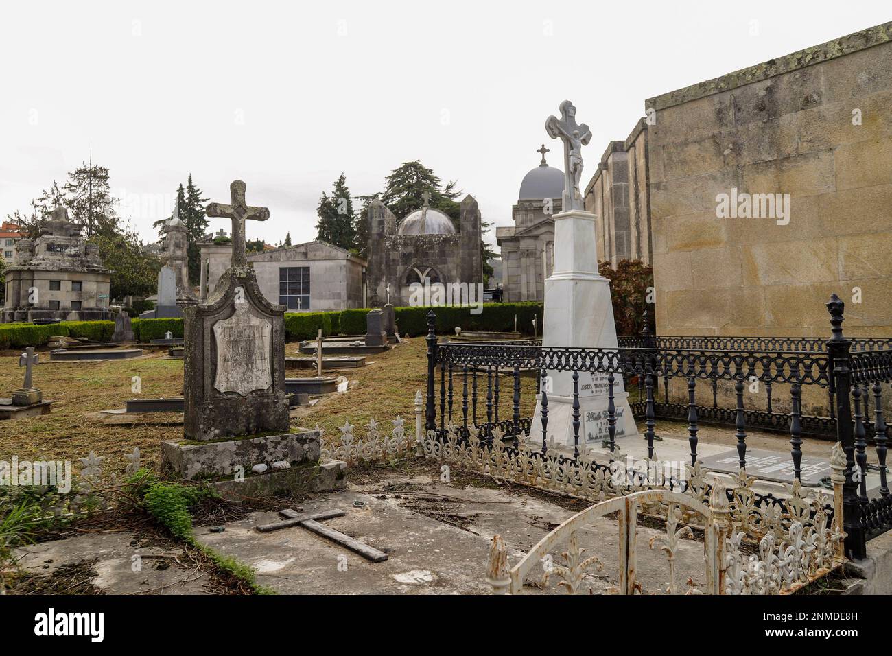 Graves in the cemetery of Pereiró, on October 21, 2021, in Vigo ...