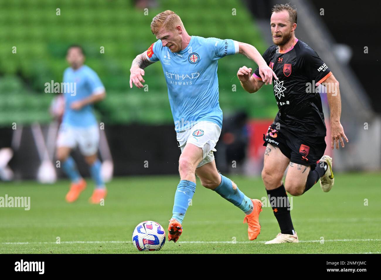 Richard van der Venne aus Melbourne City (Zentrum) in Aktion gegen ...