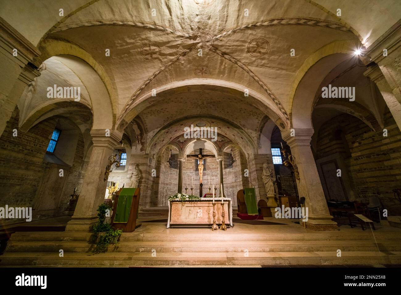 Chiesa dei santi fermo e rustico -Fotos und -Bildmaterial in hoher Auflösung – Alamy