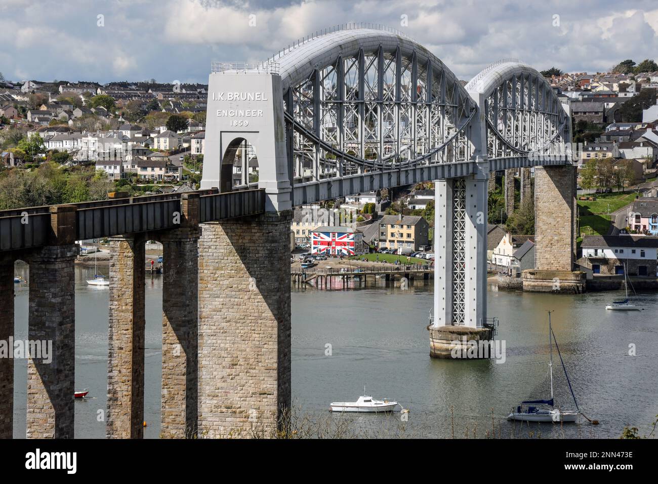 Die Royal Albert Bridge. Die Brücke ist eine historische einspurige ...