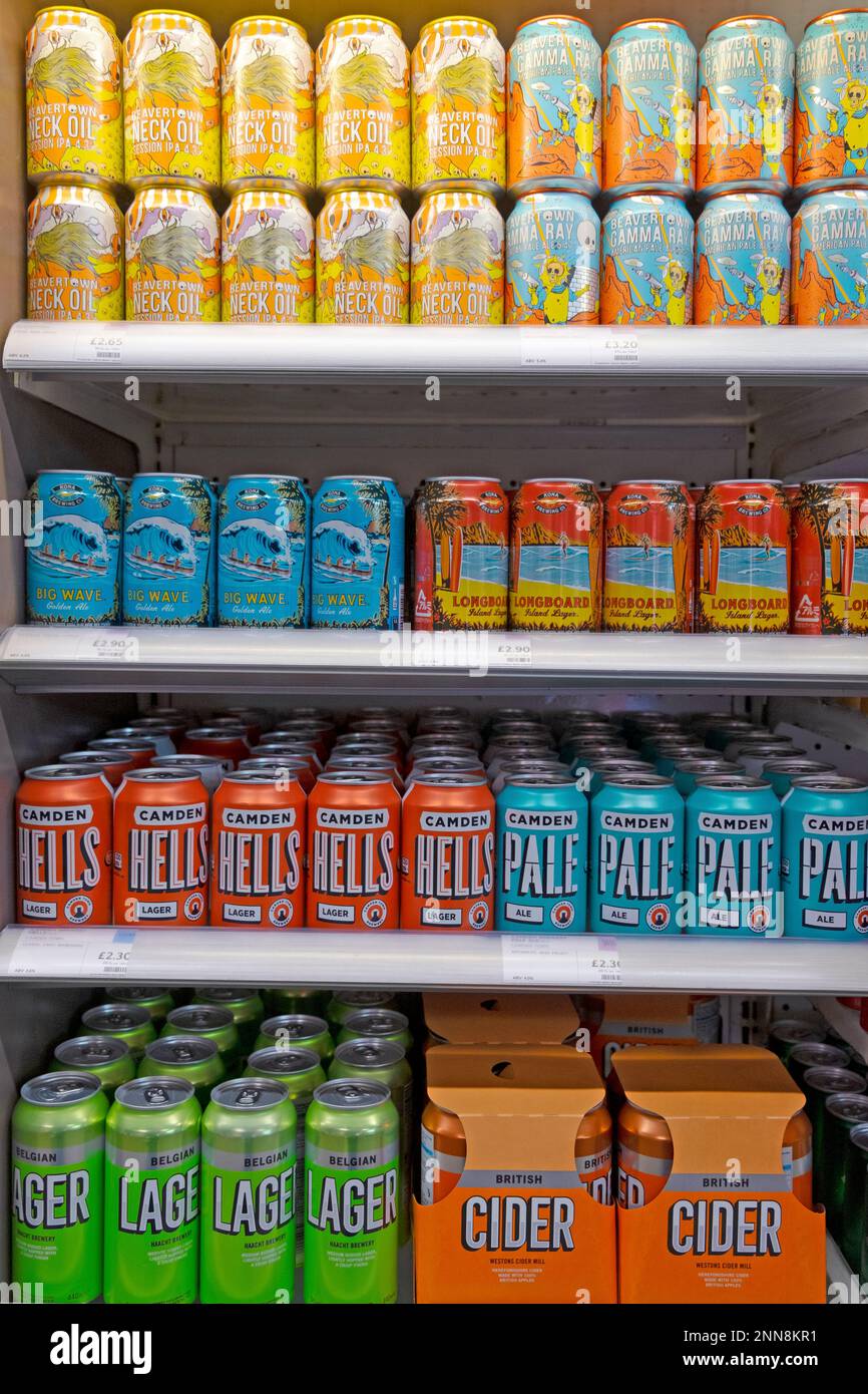 Vertikale Ansicht von Dosen aus Dose Lager, Bale Ale, Energy Drinks auf ...