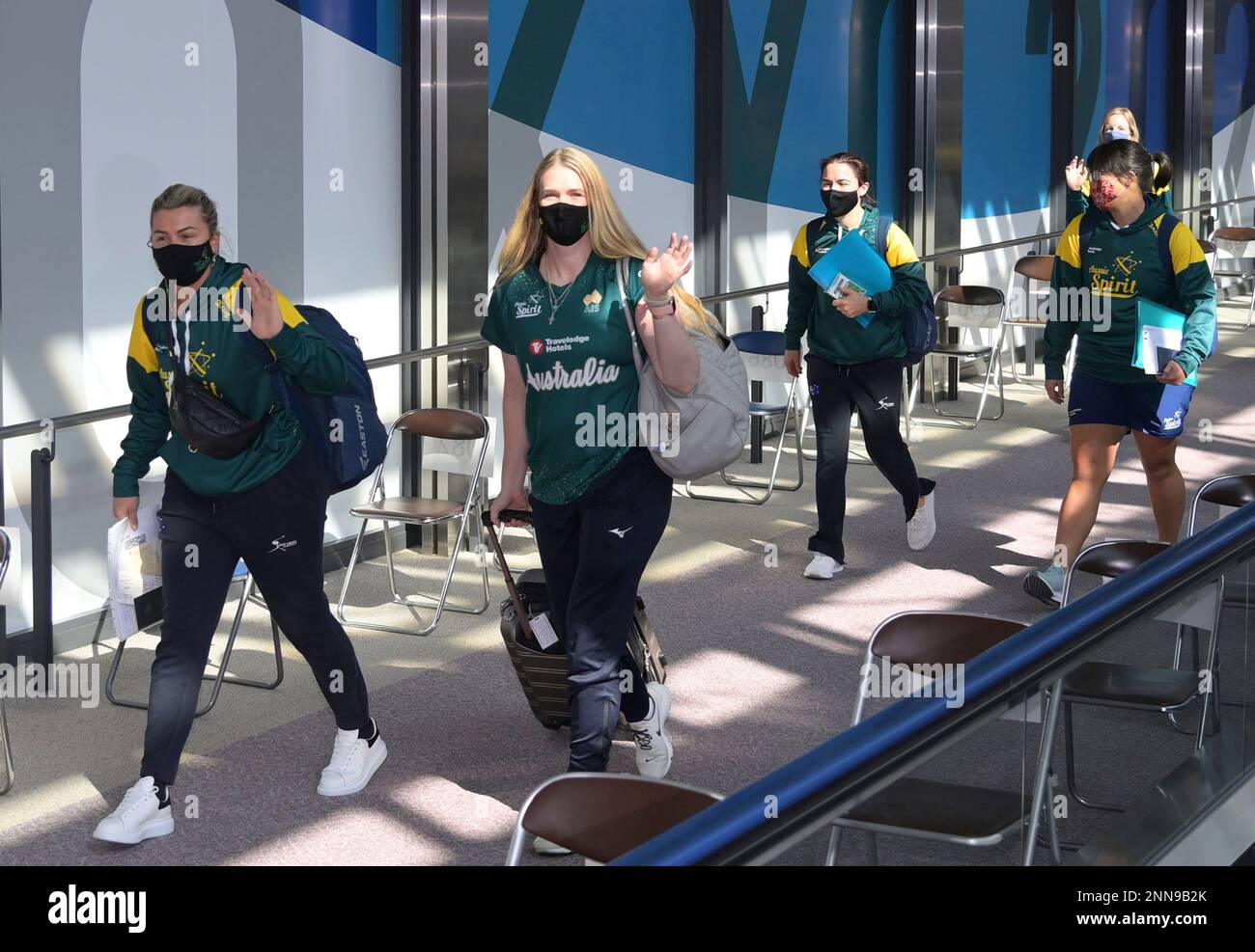 Members of the Australian women's softball team arrive at Narita ...