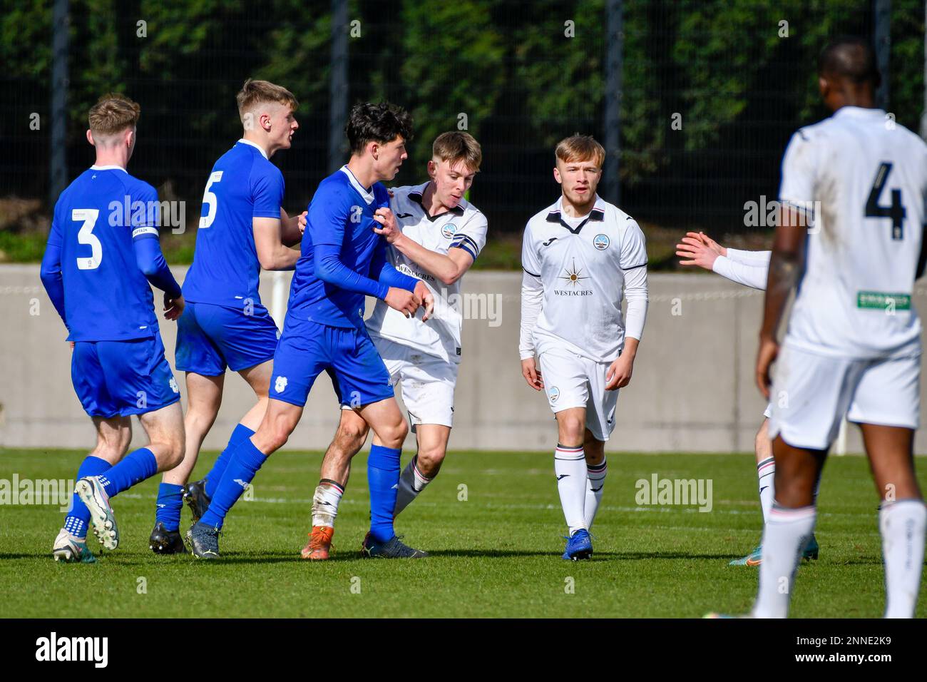 Swansea, Wales. 25. Februar 2023 Luey Giles aus Cardiff City kämpft am 25. Februar 2023 an der ...