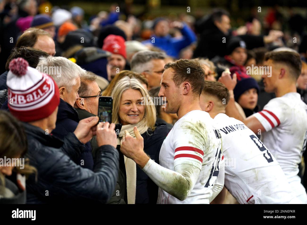 Der englische Max Malins feiert mit der Menge nach dem Guinness Six ...