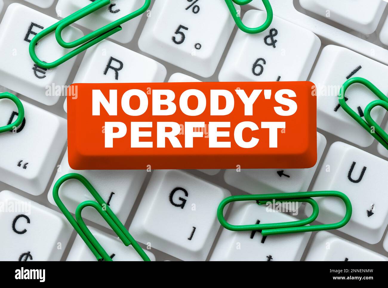 Handschriftliches Schild Niemand ist perfekt. Der Geschäftsansatz ... Handschriftliches Schild Niemand ist perfekt. Der Geschäftsansatz ...