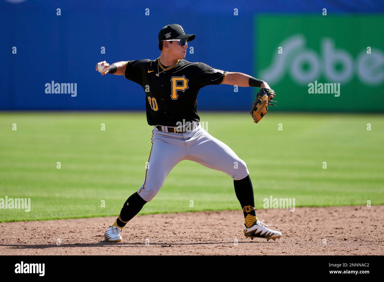 Pittsburgh Pirates shortstop Ji-Hwan Bae (90) throws to first base ...