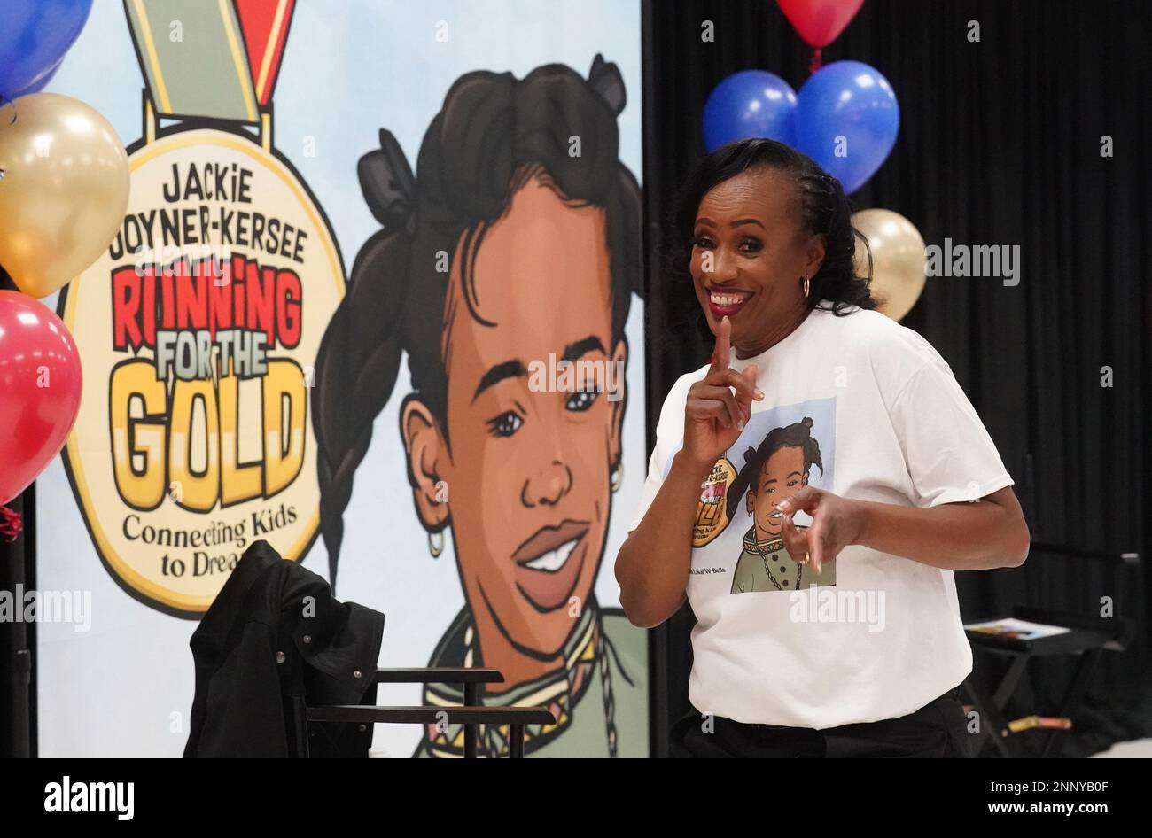 Olympian Jackie Joyner-Kersee tanzt während der offiziellen ...