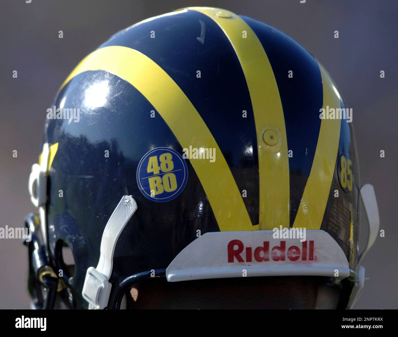 Michigan tight end Carson Butler wears Riddell helmet with sticker in ...