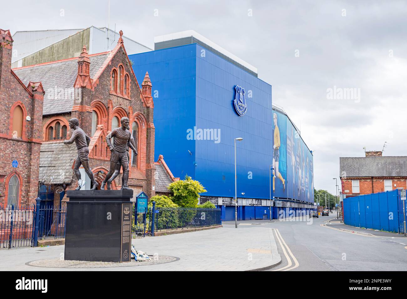 Die Holy Trinity Statue vom Goodison Park in Liverpool zeigt die ...