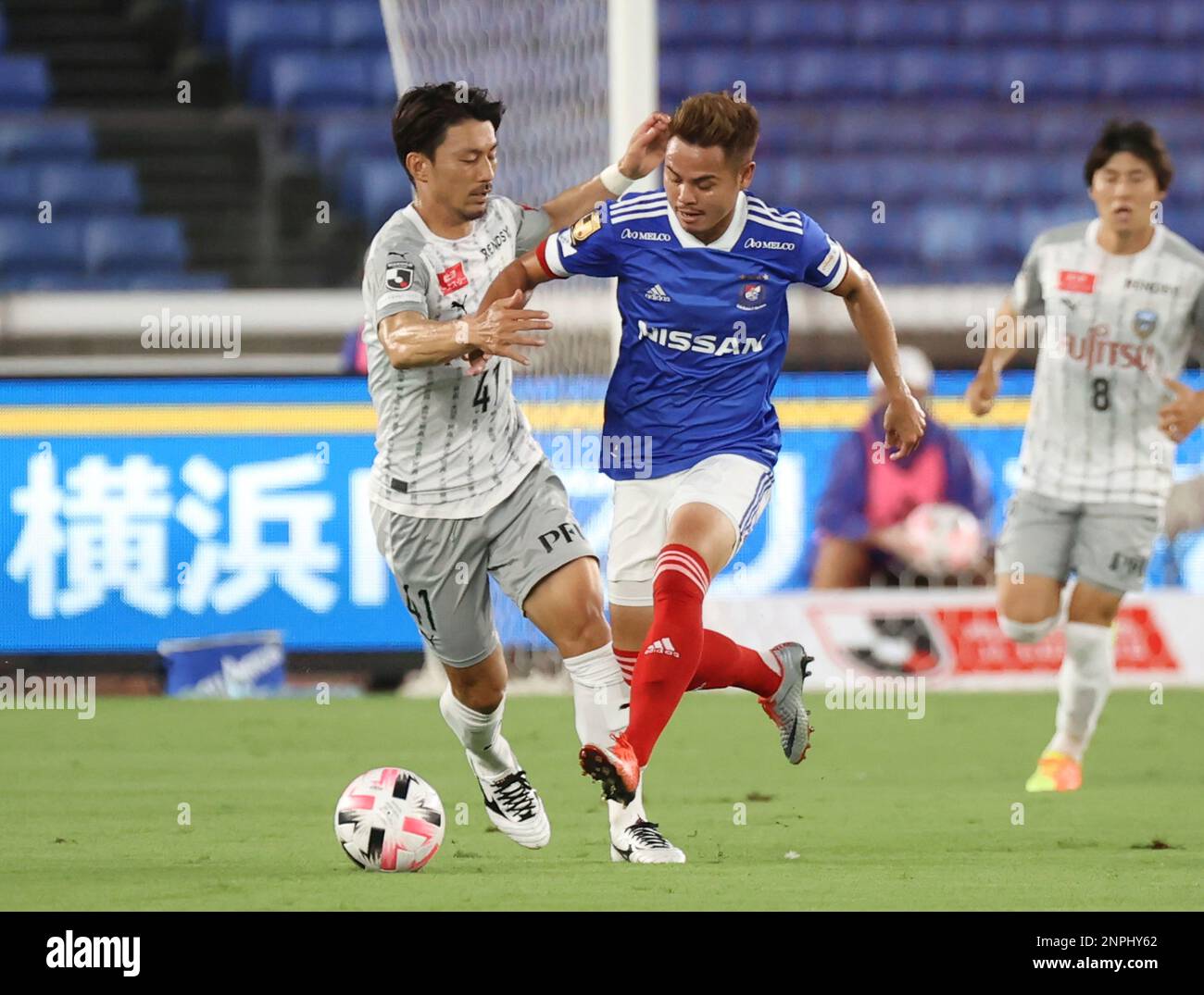 Yokohama F. Marinos' defender Theerathon Bunmathan (5) of Thailand ...