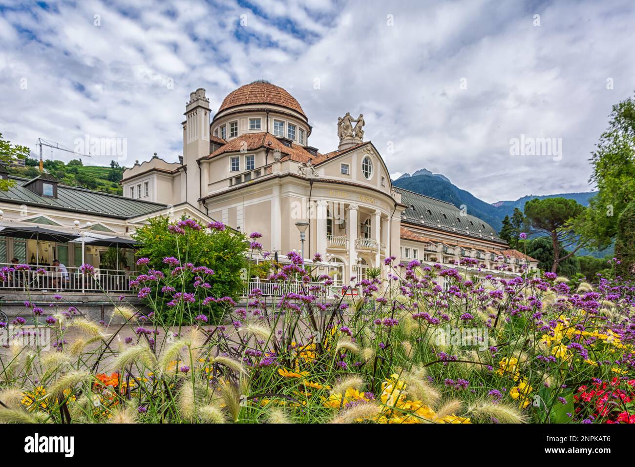 Kurhaus und Theater von Meran im historischen Zentrum von Merano in ...