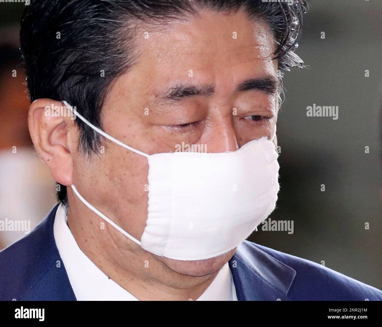 Japan's PM Abe wears mask Japan's Prime Minister Shinzo Abe wearing a ...