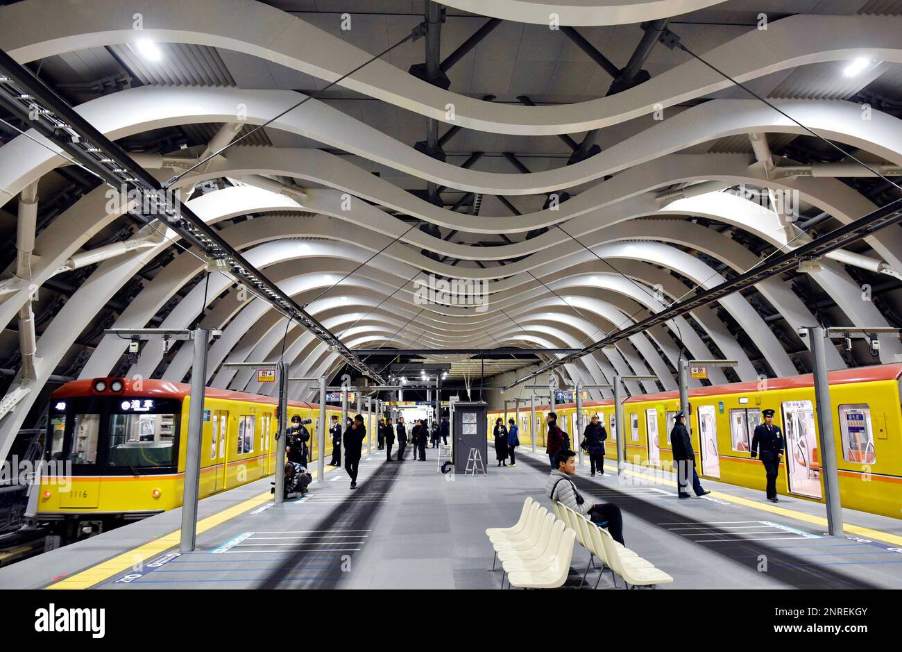 The operation of the new Shibuya Station on the Tokyo Metro Ginza Line ...