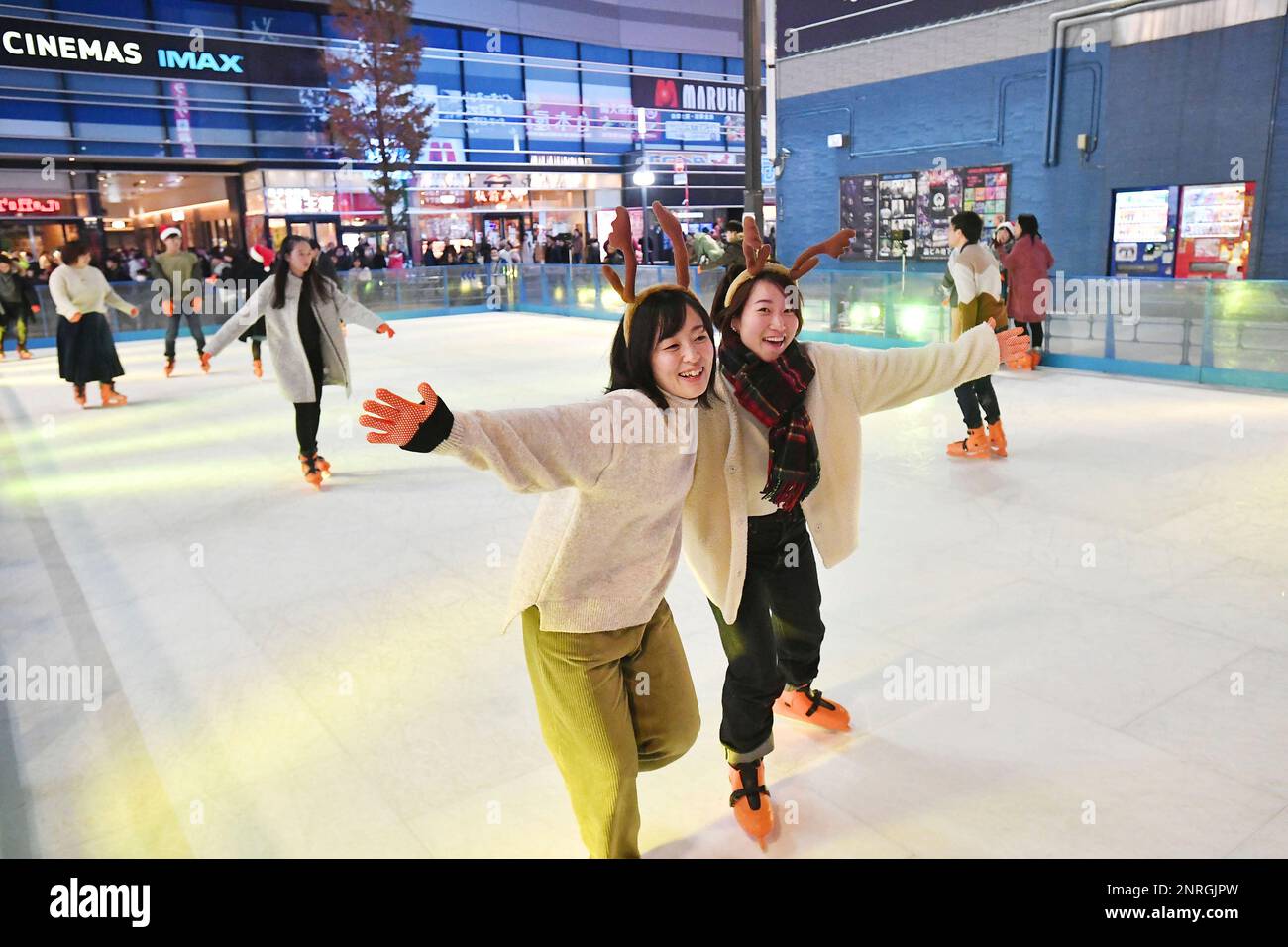 "Kabukicho X'mas skate rink" opens at Shinjuku Kabukicho Cine City ...