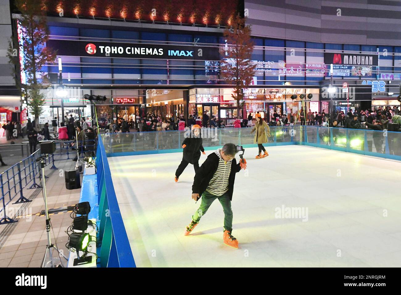 "Kabukicho X'mas skate rink" opens at Shinjuku Kabukicho Cine City ...