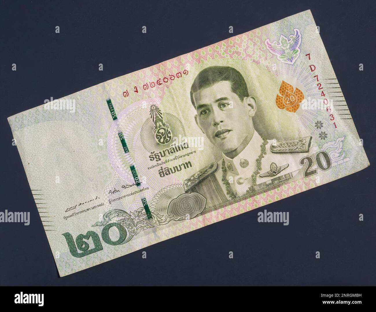 Makrodetailbild mit 20-thailändischer Baht-Banknote. Baht ist die ...