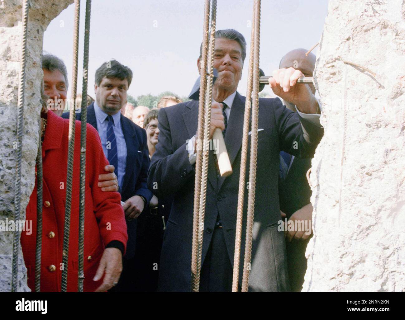 In this Wednesday, Sept. 12, 1990 file photo, former U.S. President ...