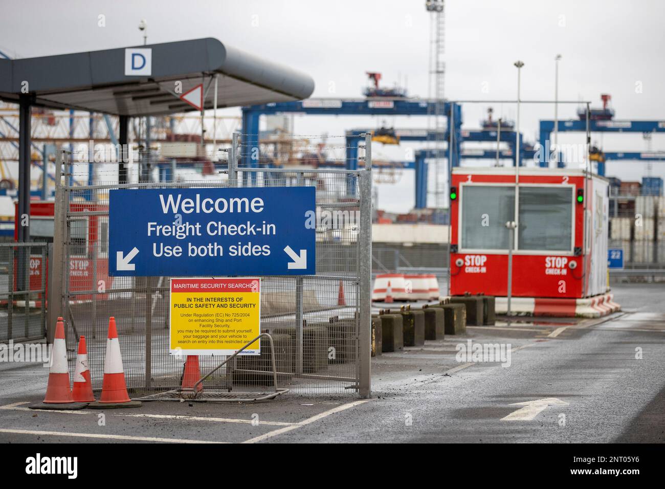 Abfertigungsschalter für Fracht am Stena Line Terminal im Hafen von ...