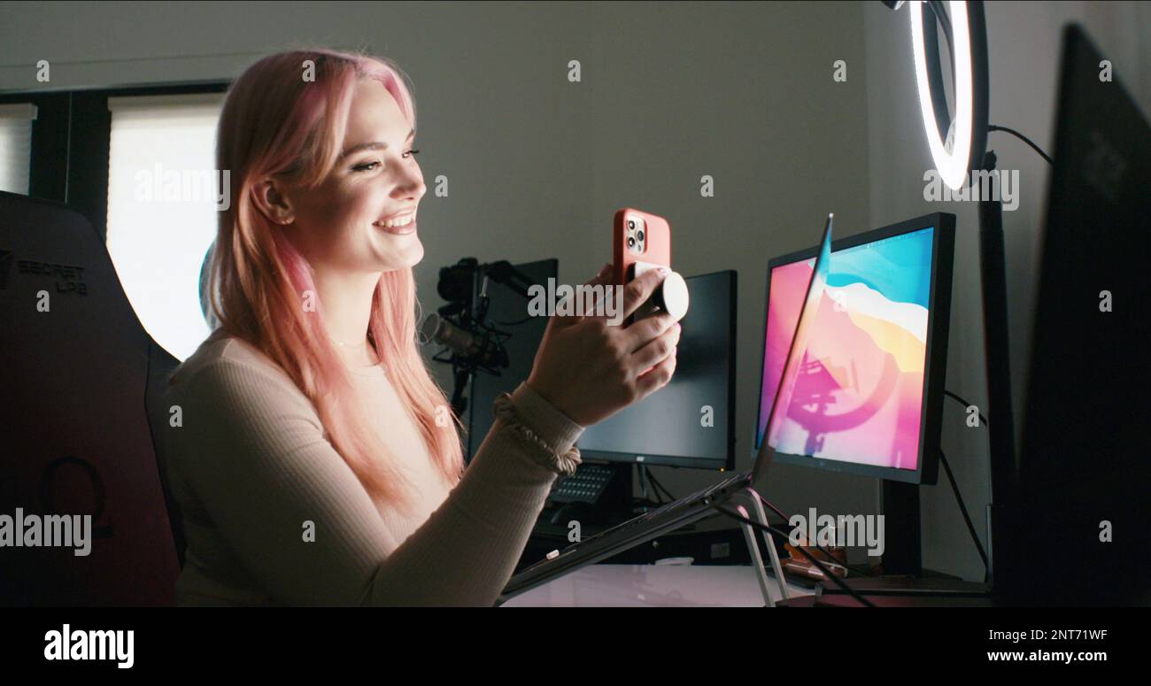 Die Pornhub Story Siri Dahl 2023 © Netflixmit Freundlicher Genehmigung Der Everett