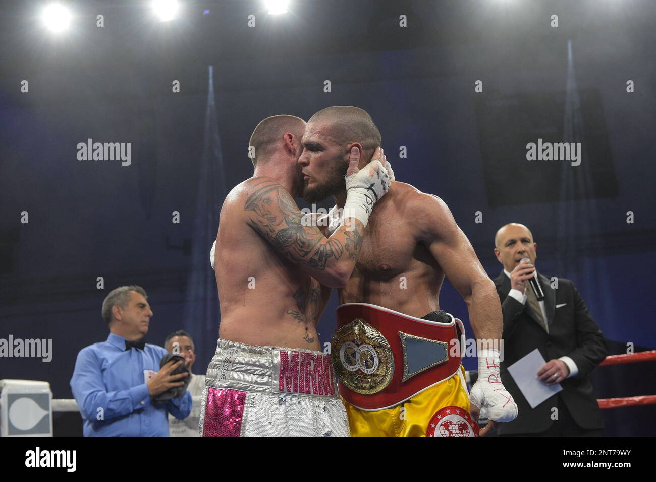 Mirko Di Carlantonio (ITA) und Khalil El Harraz (ITA) nach dem Boxkampf ...