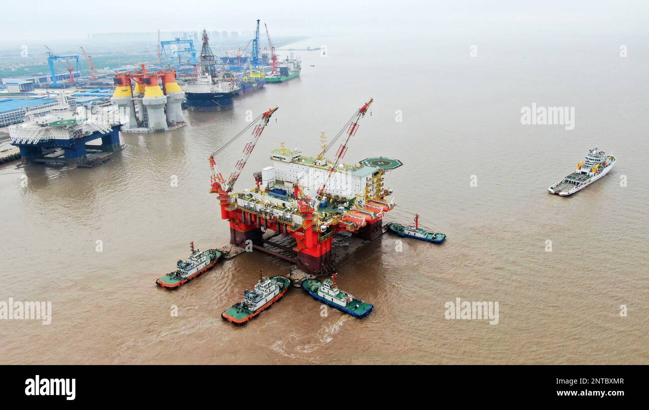 Tugboats move a semi-submersible platform of accommodations built by a ...