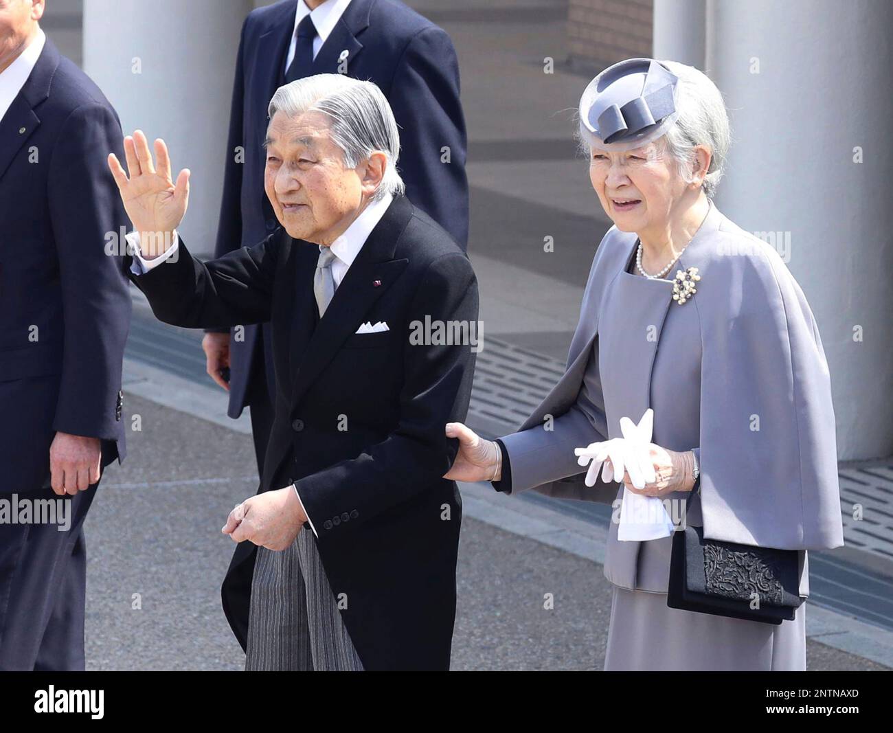 Japan's Emperor Akihito and Empress Michiko arrive at Kashiharajingū ...