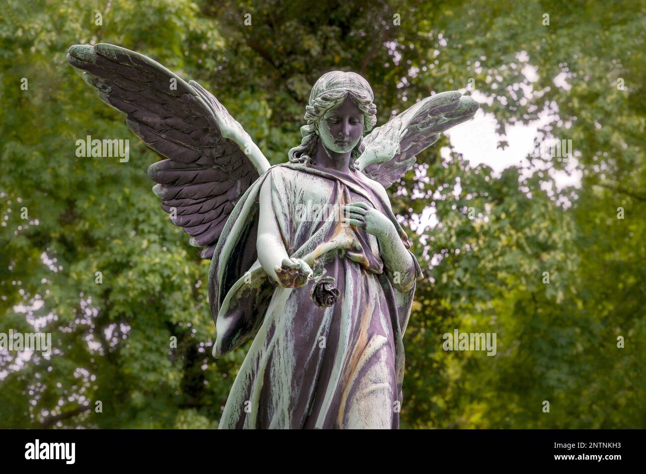 Statue friedhof engel trauer -Fotos und -Bildmaterial in hoher Auflösung - Seite 2 - Alamy