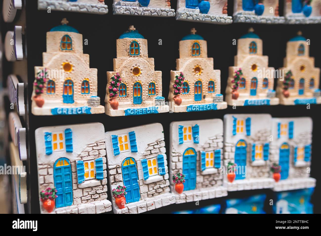 Blick auf traditionelle Souvenirs und Geschenke aus Griechenland ...