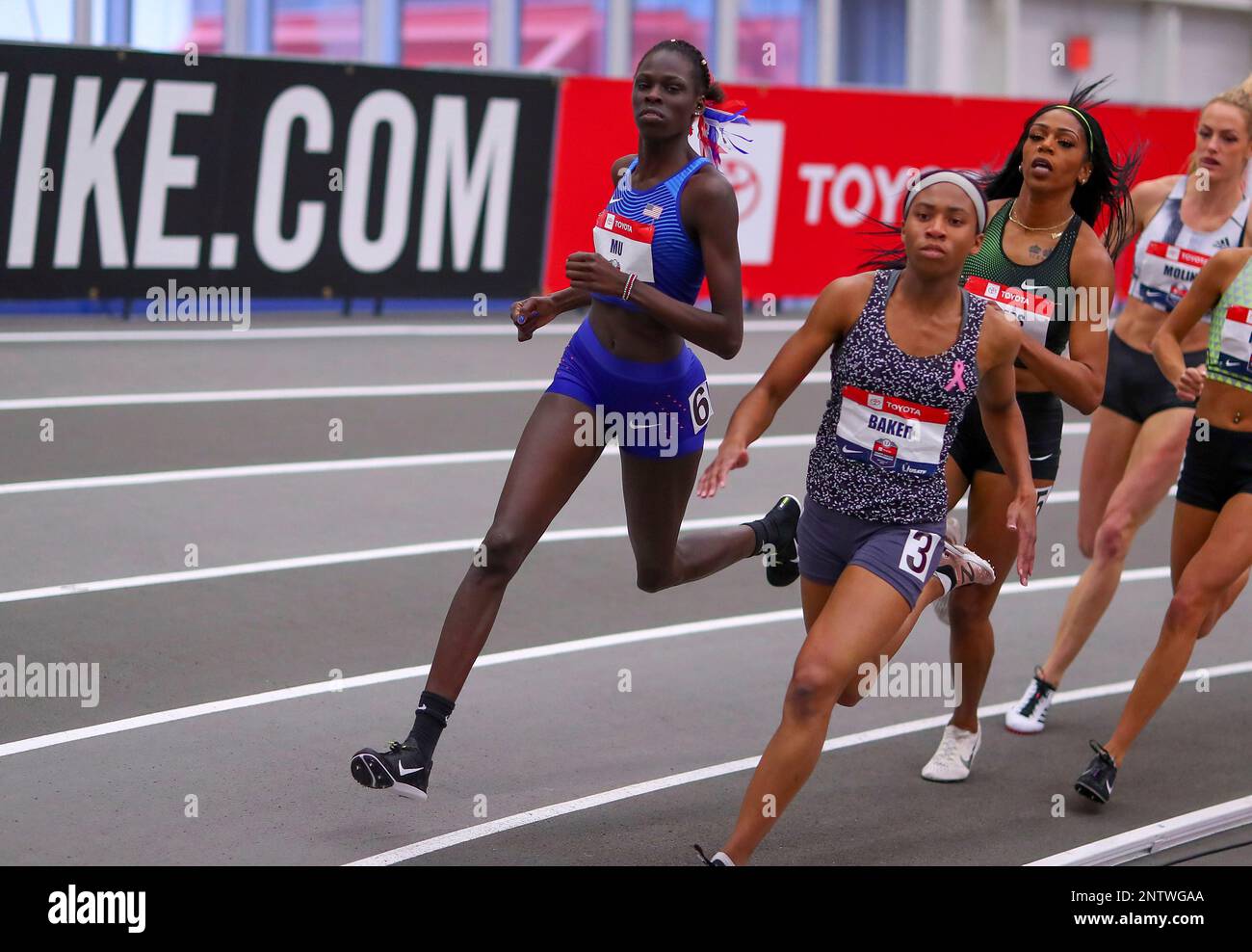 Athing Mu, Olivia Baker and Raevyn Rogers run in the Michelob Lite ...