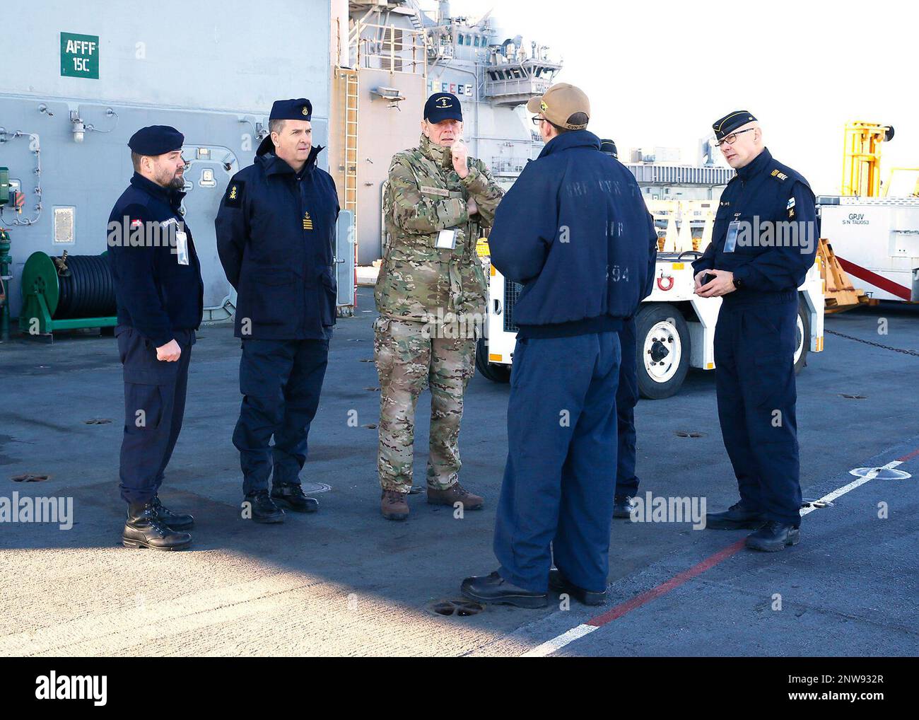 Aviation Boatswain’s Mate (Aircraft Handling) 2. Class Kyle Lilly, aus ...