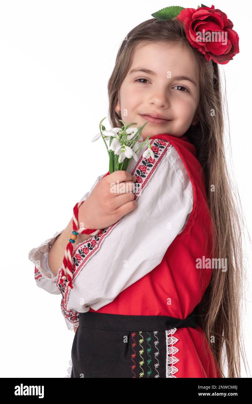 Bulgarisches Mädchen in traditionellem ethnischem Kostüm mit ...