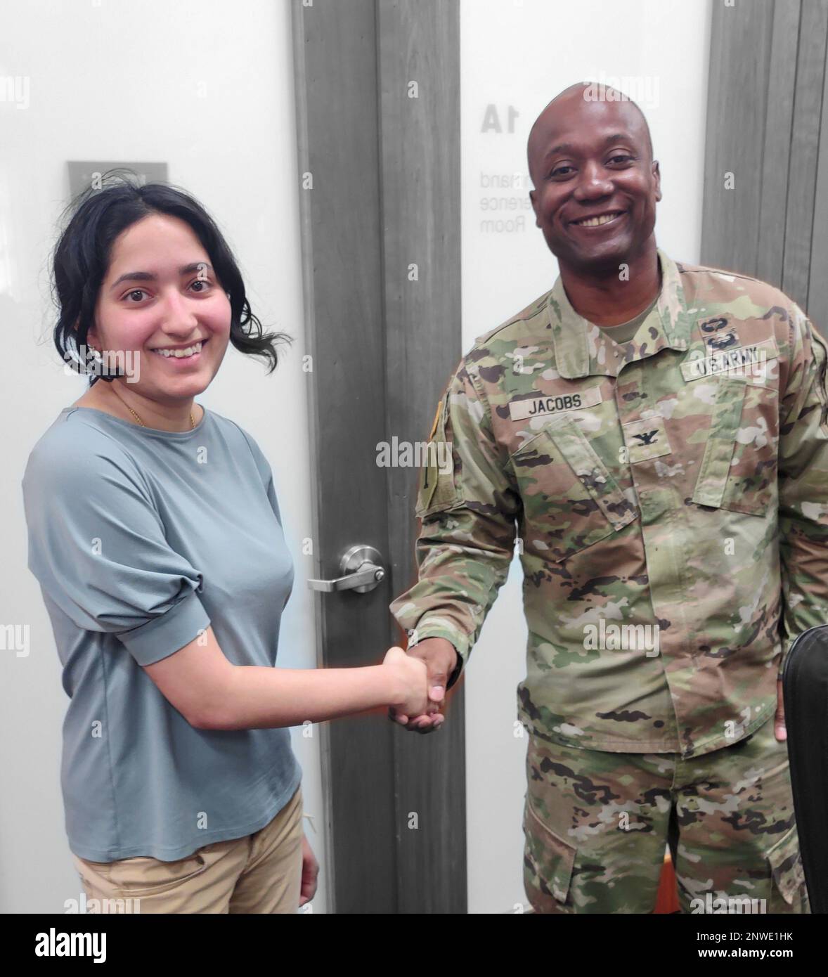 USA ARMEEKOLLEGE Brian Jacobs, USAG Fort Hamilton Commander, erkennt ...