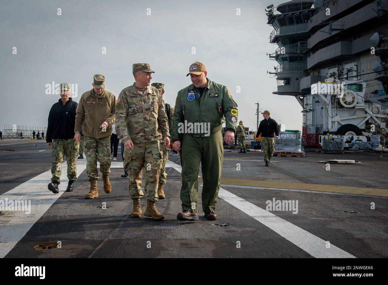 230111-N-IP029-1137 NORFOLK, VA (11. Januar 2022) Generalleutnant David ...