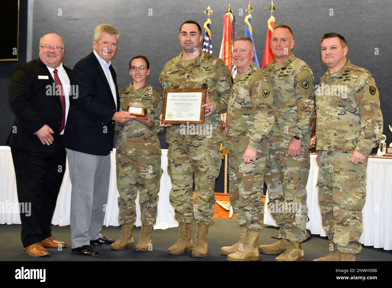 Sgt. Penny Morgan und Staff Sgt. Ricky Gibbs erhalten den 2020 Air ...
