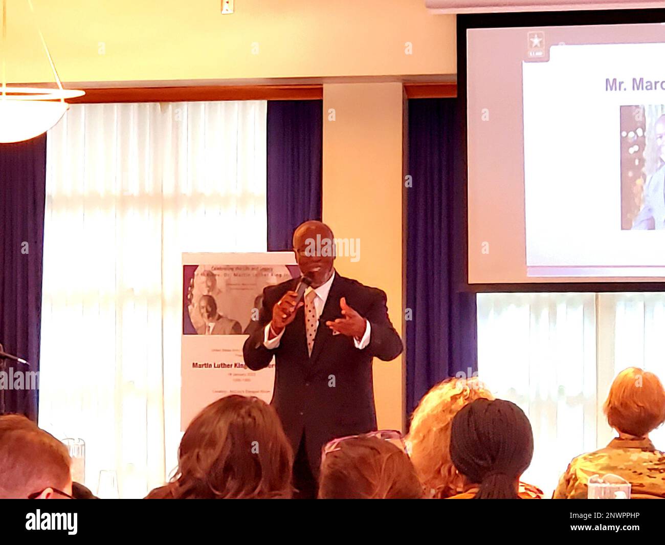 Gastredner Marcus Gentry präsentiert am 19. Januar 2023 Martin Luther ...