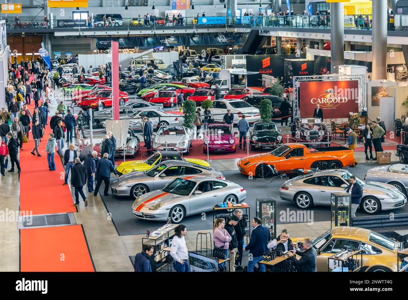 Retro Classics Oldtimer-Messe mit historischen Fahrzeugen und einer großen Auswahl an exklusiven ...