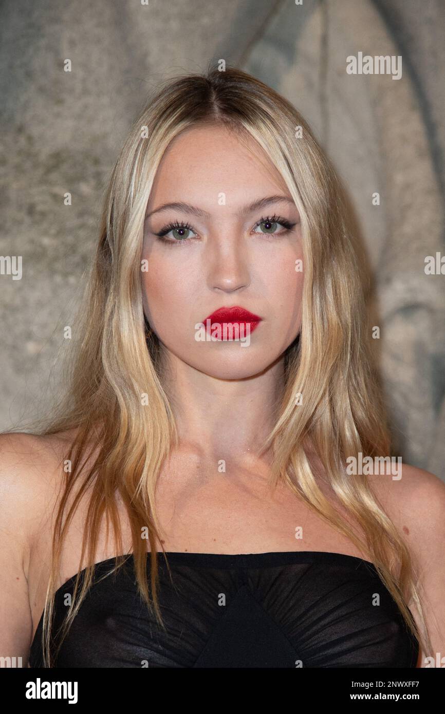 Lila Grace Moss Hack nimmt am 28. Februar 2023 im Rahmen der Paris ...