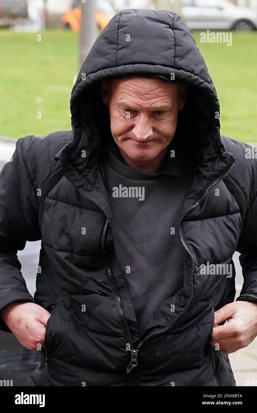 Alun Titford kommt am Swansea Crown Court an, um zusammen mit Sarah ...