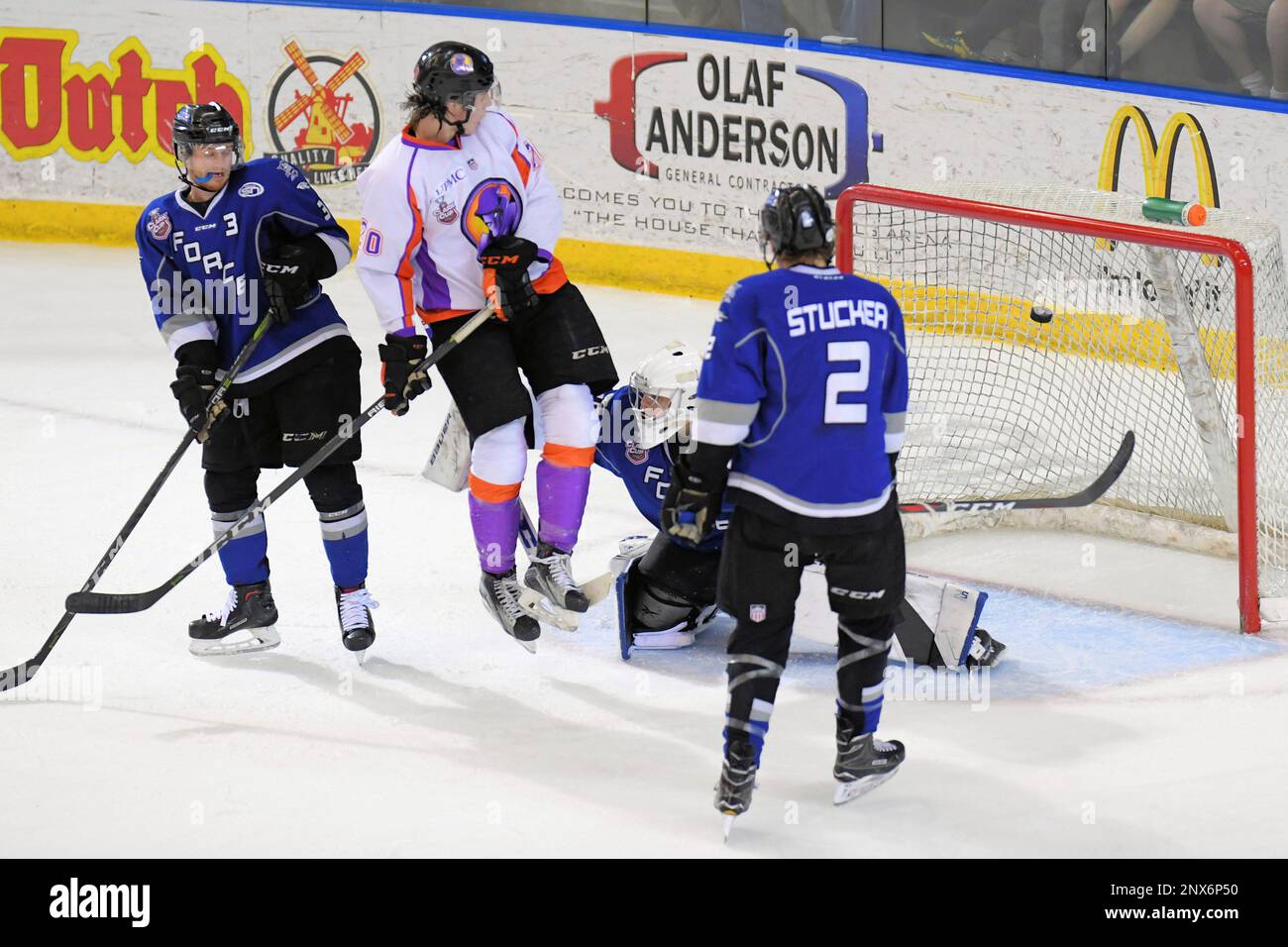 May 11, 2018: Youngstown Phantoms forward Curtis Hall jumps to get out ...
