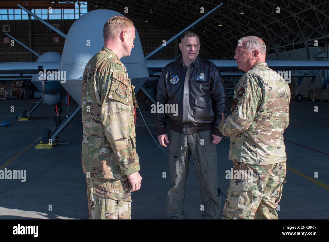 Generalleutnant Ricky Rupp, rechts, Commander, US-Streitkräfte Japan ...