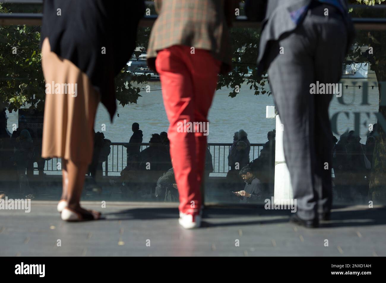 Liegende silhouette -Fotos und -Bildmaterial in hoher Auflösung – Alamy