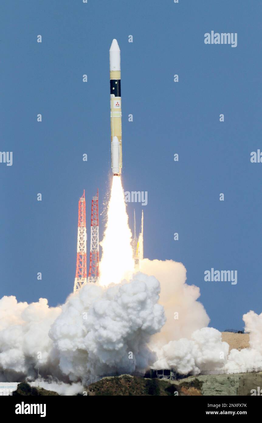 An H2A rocket No.38 carrying an information-gathering satellite ...