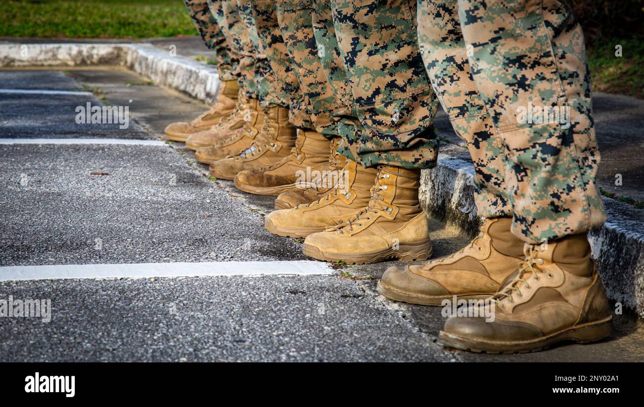 USA Marines mit Camp Services, Marinekorps Basis Butler, steht während ...