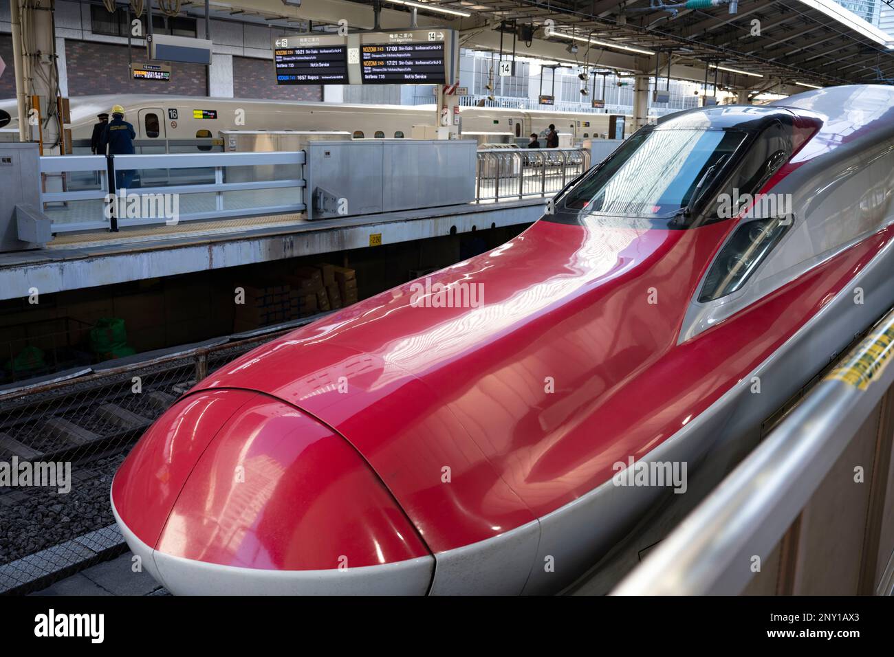 Tokio, Japan. 28. Februar 2023. A JR East E6 Series (E6cal³ ...
