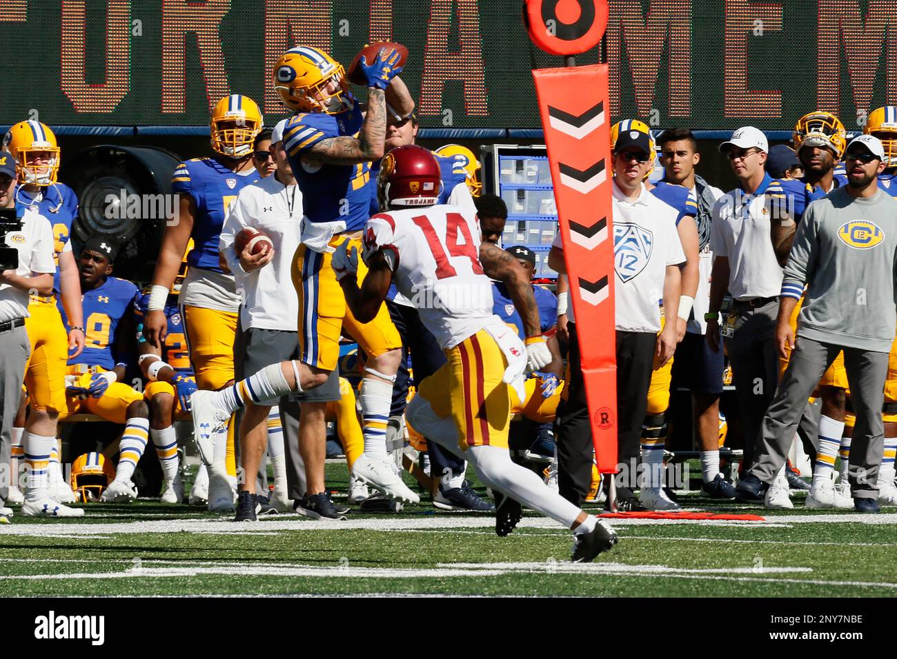 California Golden Bears wide receiver Vic Wharton III (17) pass ...
