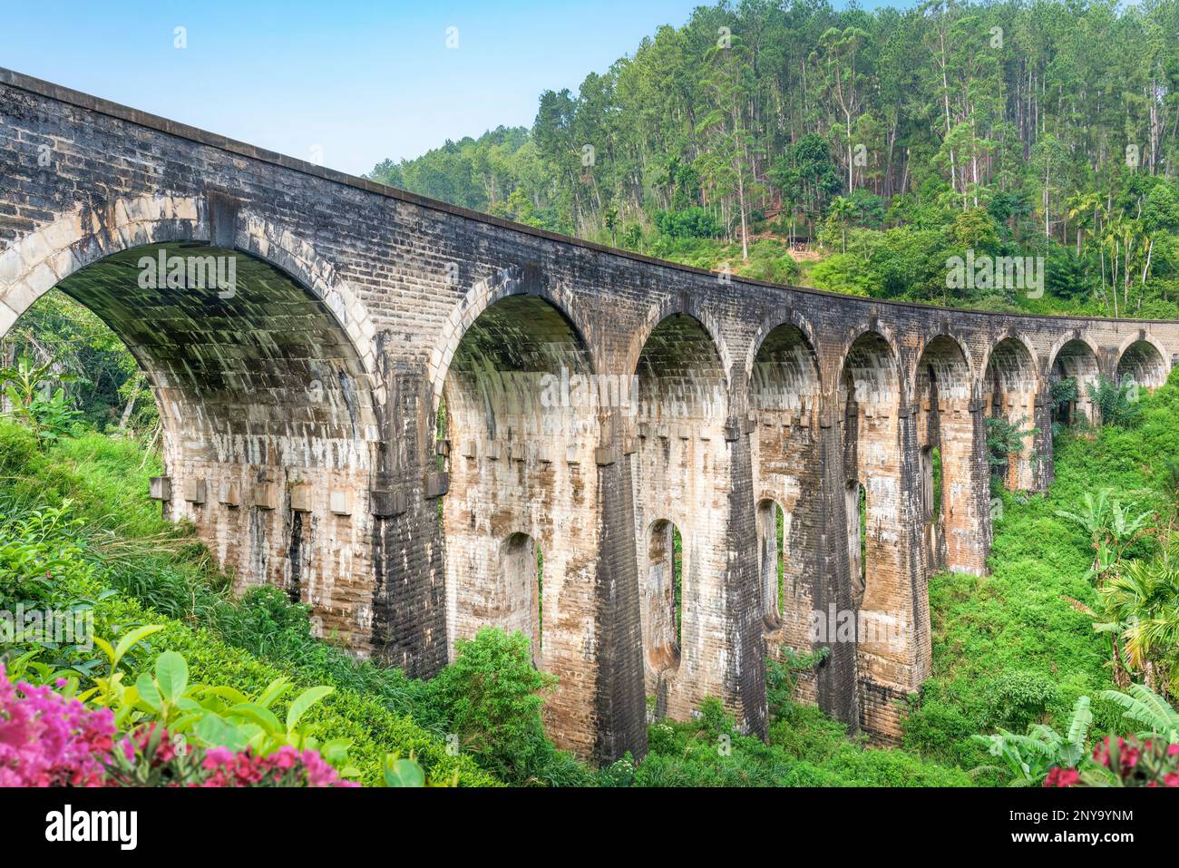Nine arch bridge -Fotos und -Bildmaterial in hoher Auflösung – Alamy