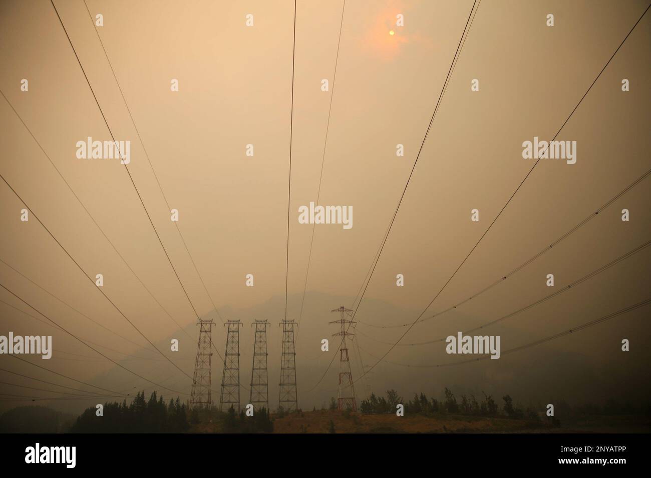 People check out the smoky view of the Eagle Creek fire from North ...